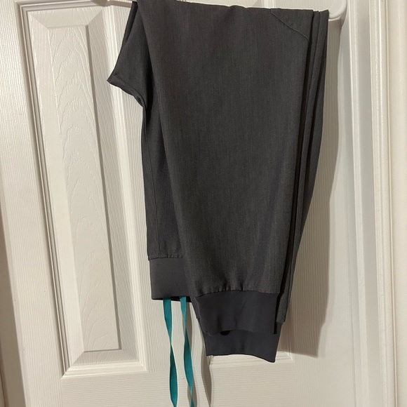 Figs | Pants & Jumpsuits | Figs Zamora Graphite Medium Petite | Poshmark